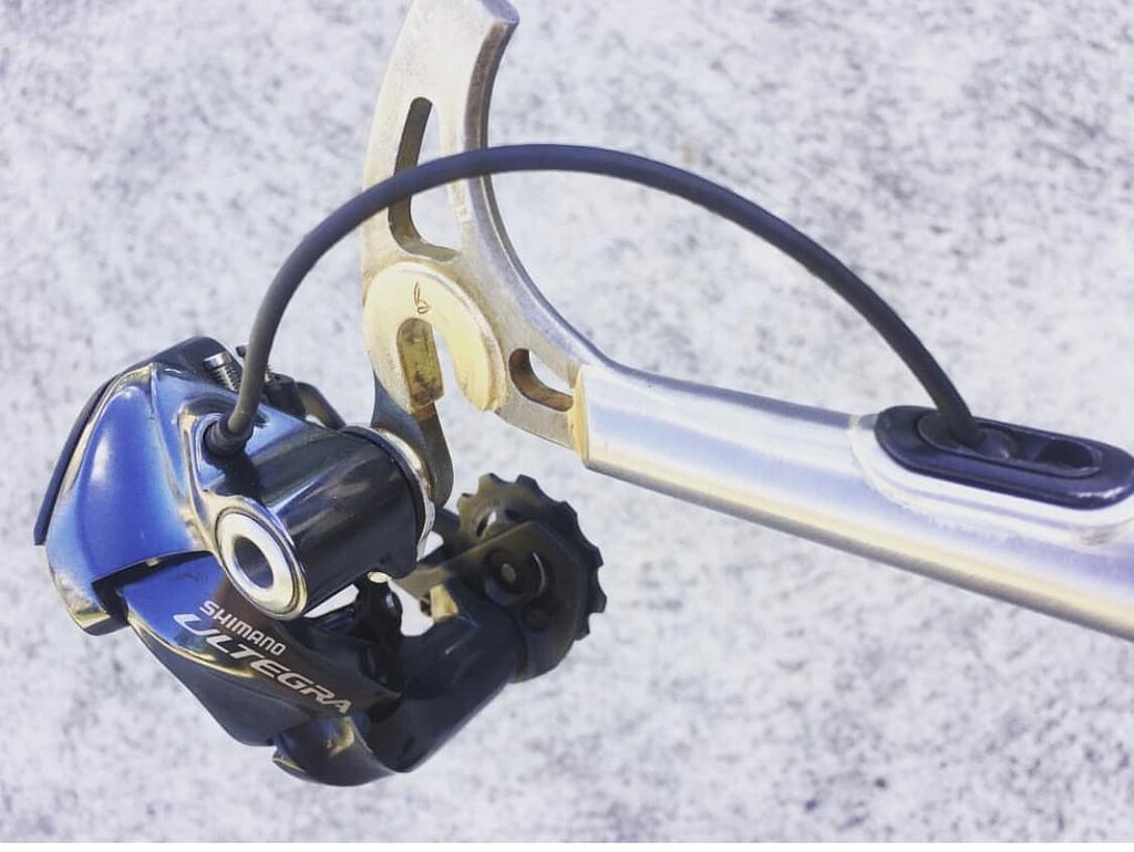 Internal routing and Di2 cables - General Discussion - Custom ...